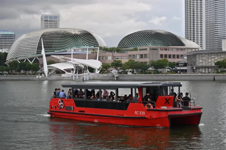 Singapore’s First Solar-Powered River Boats Set Sail! – Society of ...